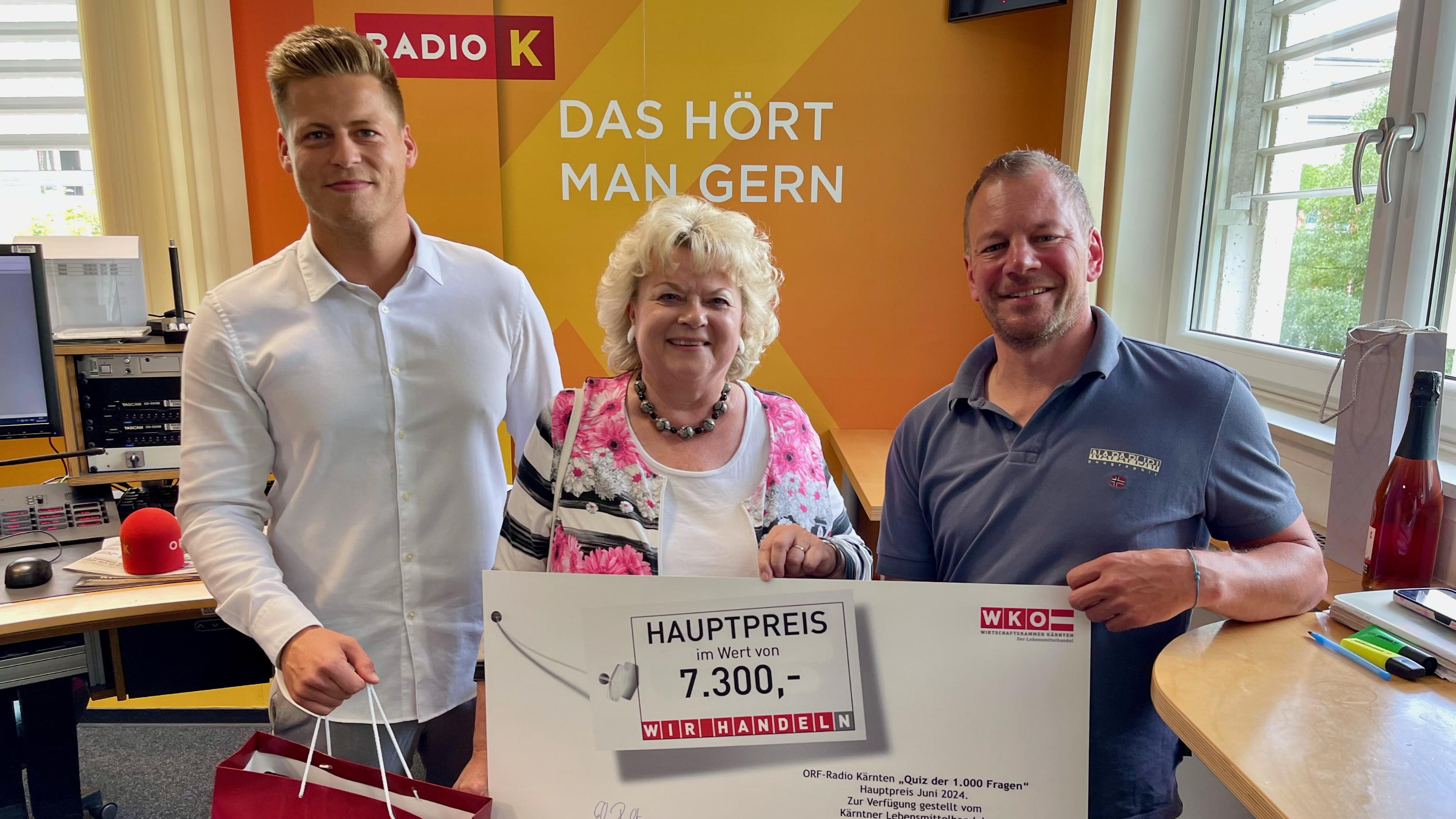 Das sind die stolzen Gewinner:innen vom Quiz der 1.000 Fragen - WKO