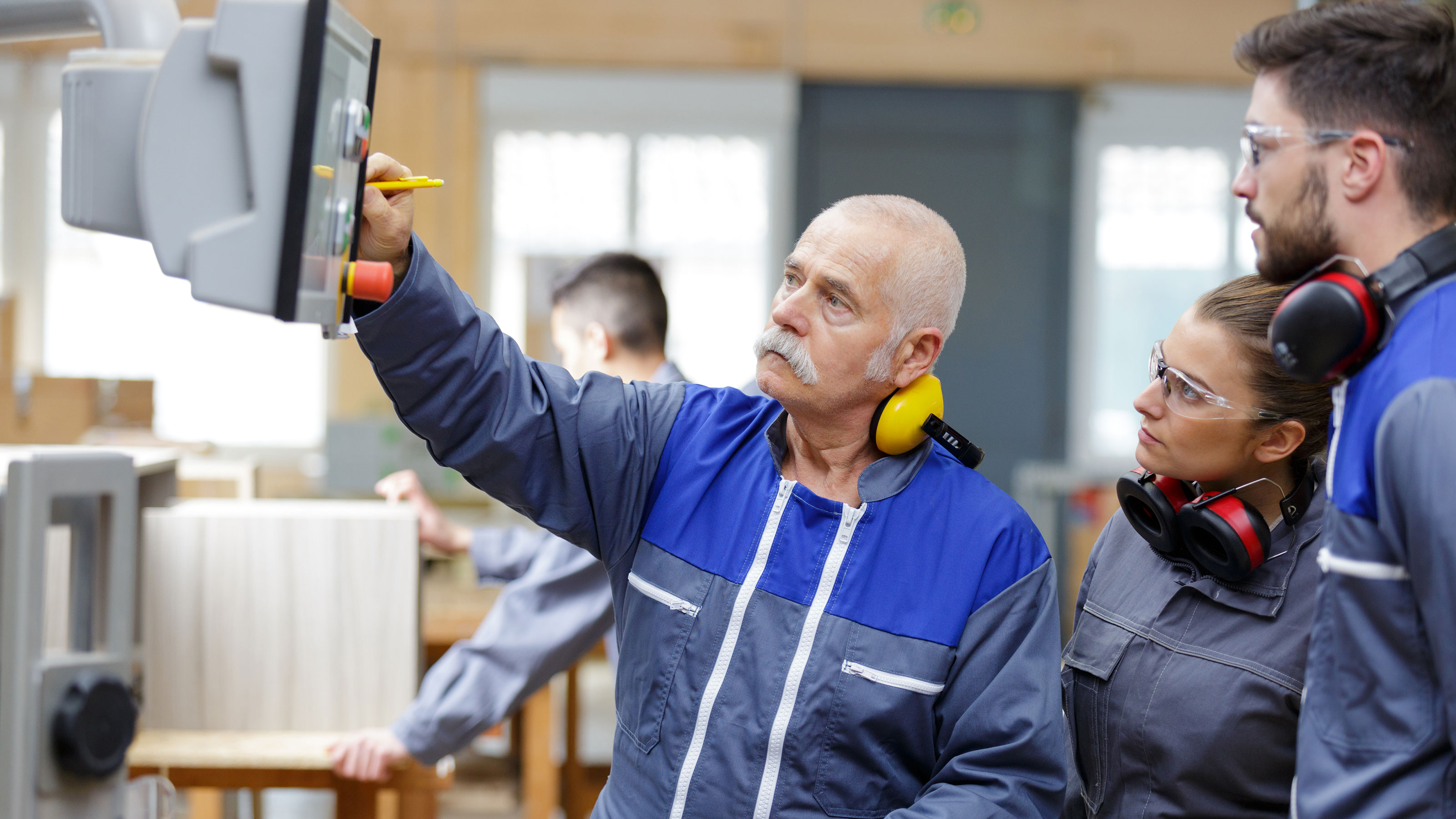 10 Fakten, die du über eine Lehre in der Industrie wissen solltest - WKO