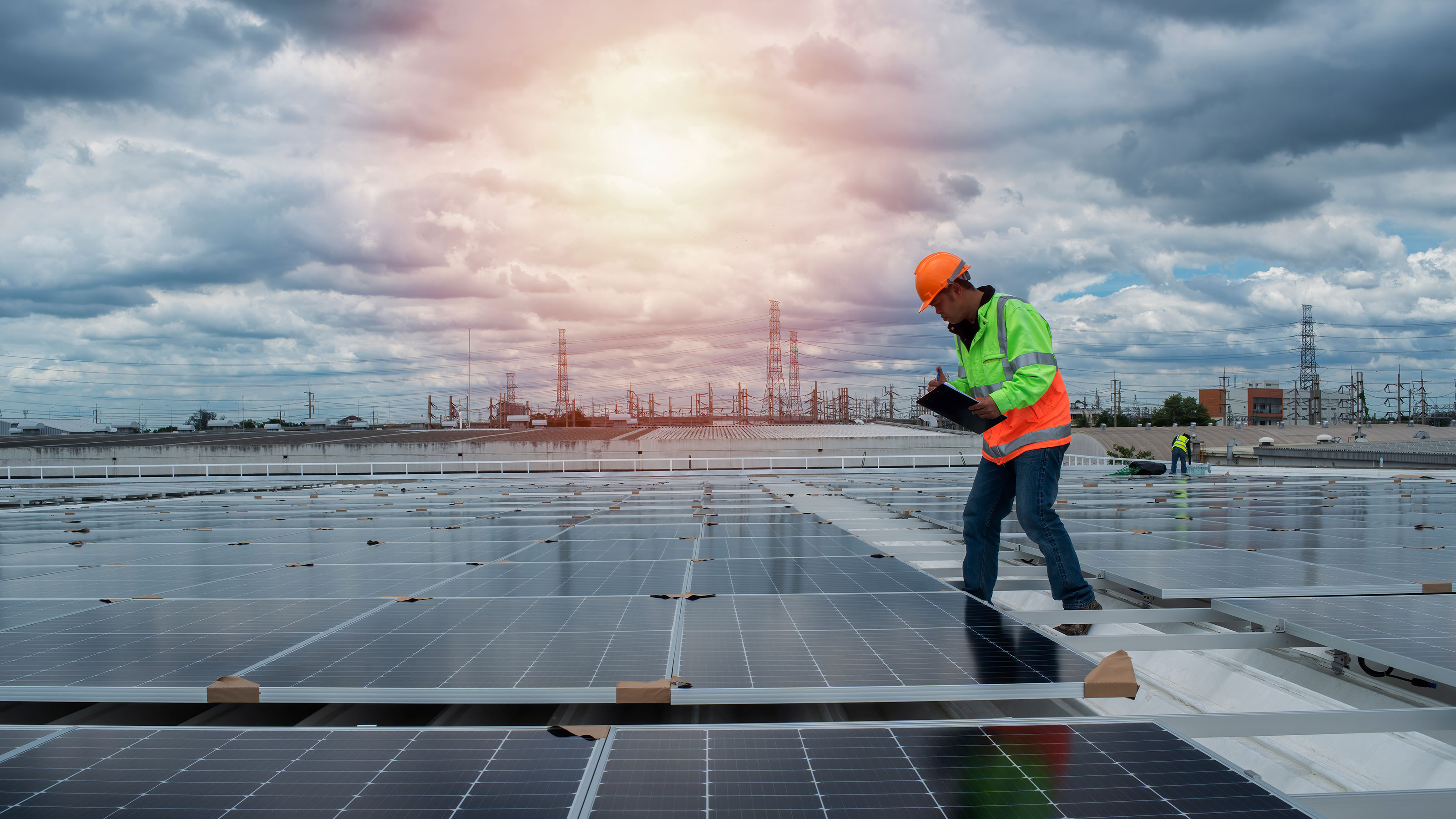 Errichtung von Photo­vol­ta­ik­an­lagen für Industriebetriebe in ...