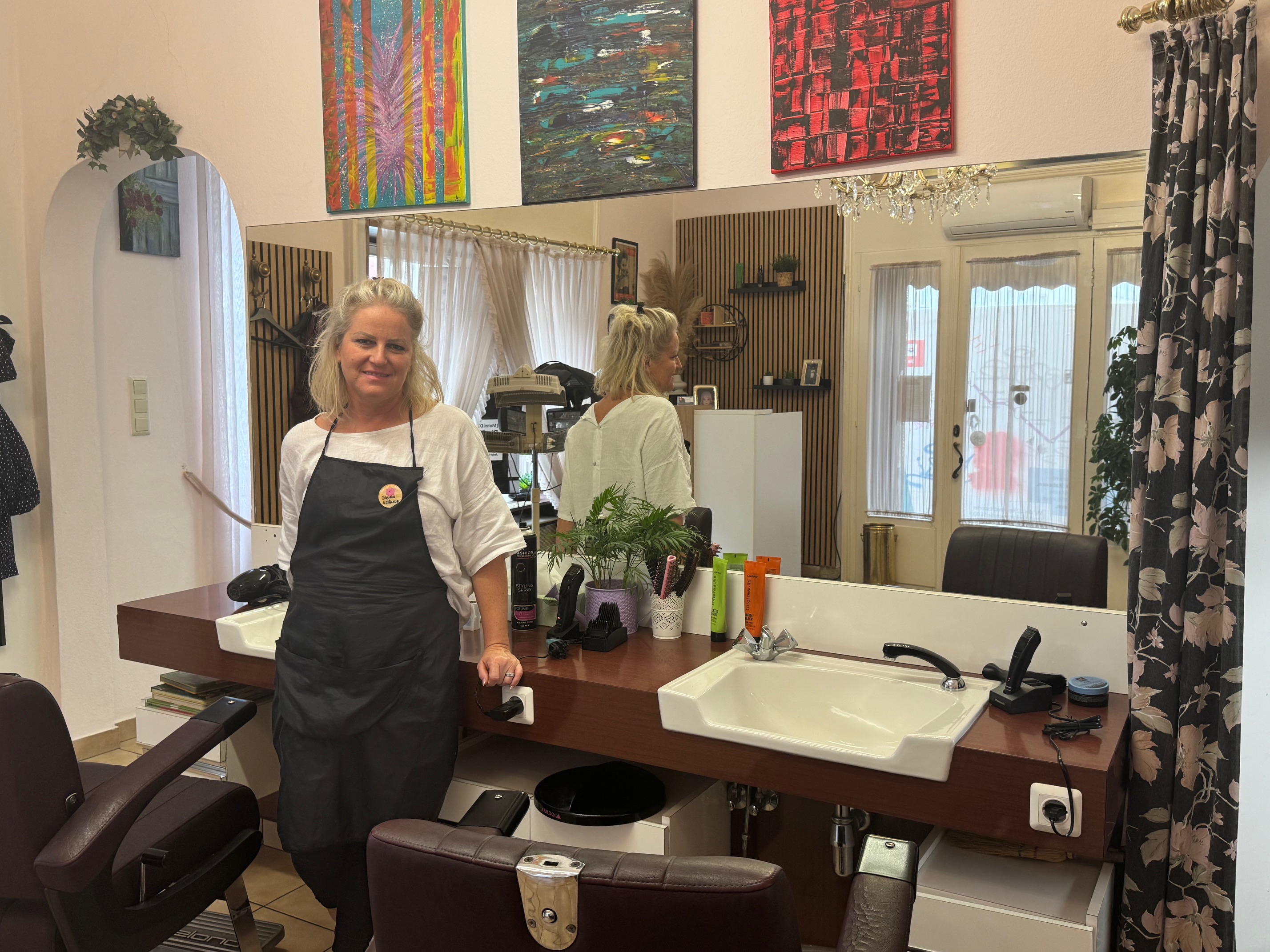 Vor den Vorhang: Salon Helga - WKO
